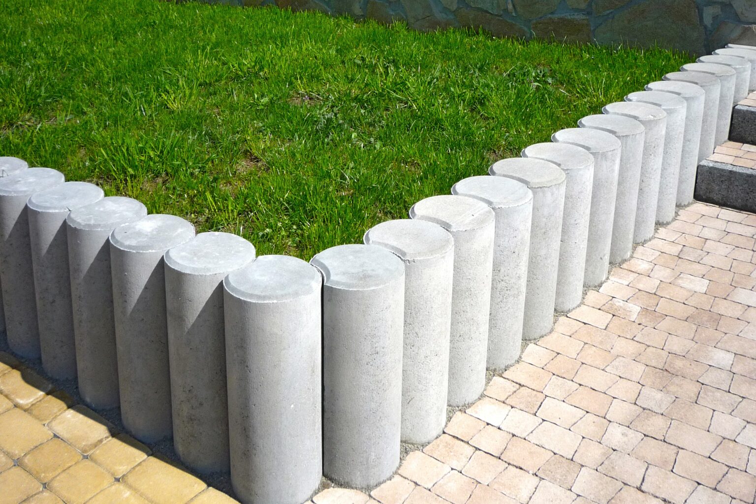 How to Install Landscape Edging on a Slope - Landscape Fix